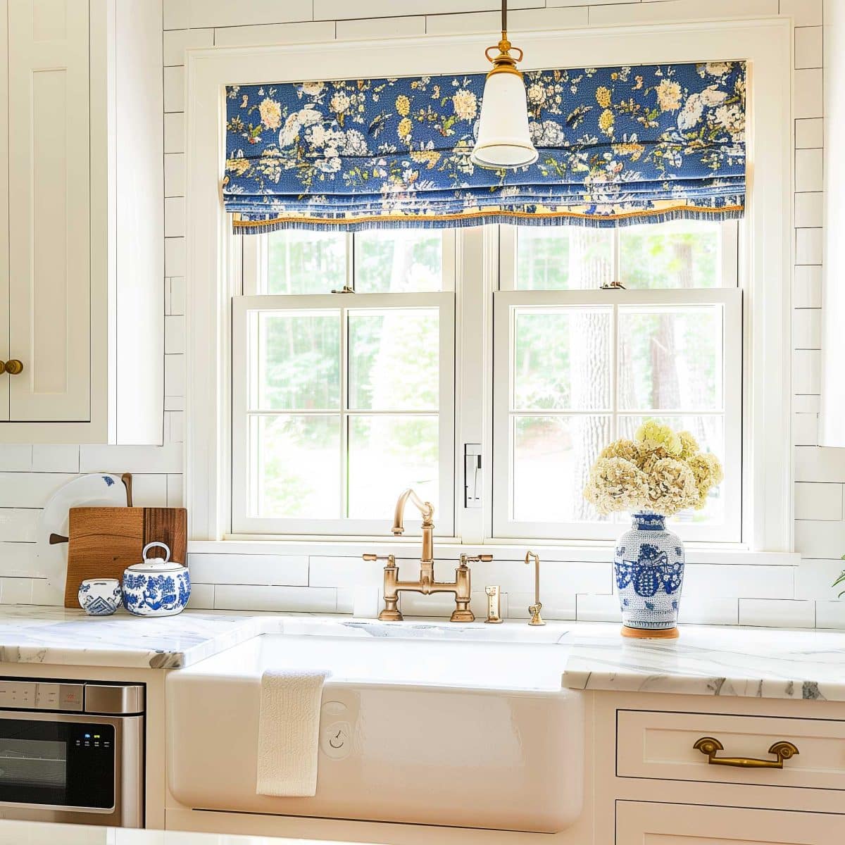 25+ Kitchen Valance Ideas Over Sink That Will Make You Want to Wash ...