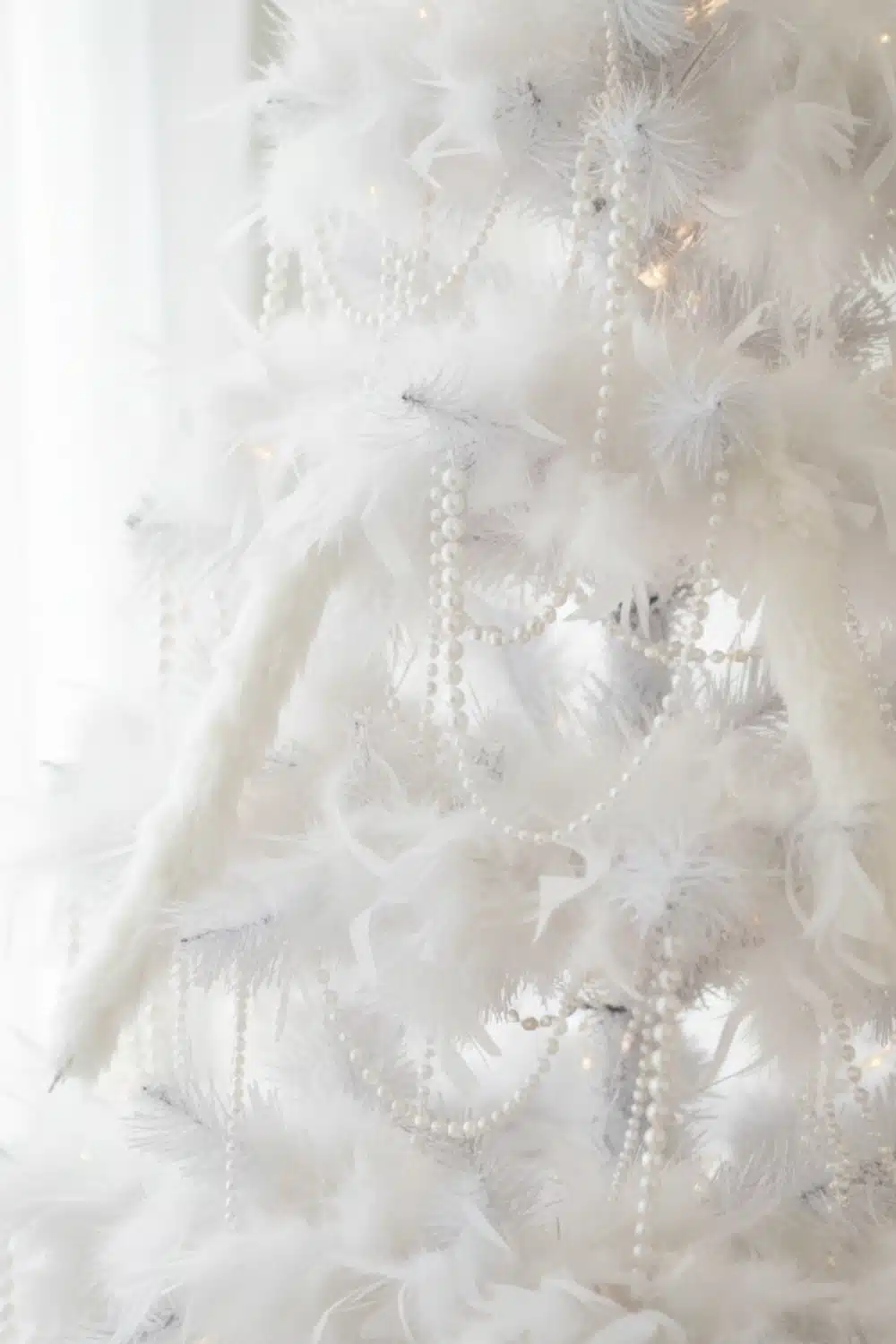 15 Magical White Christmas Tree Ideas For A Holiday Straight Out of ...